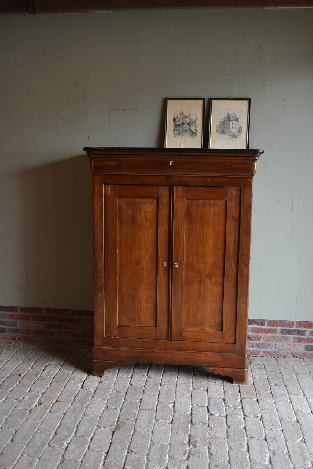 Antieke vruchtbomen houten meidenkast. – Den Ouden Steegh